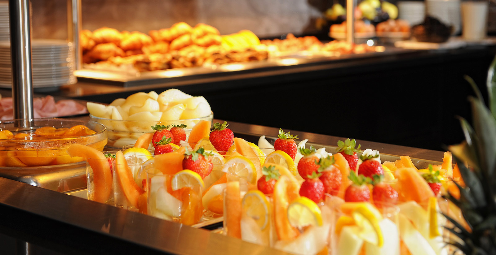 Discover the rich breakfast of Carinval Palace in Venice