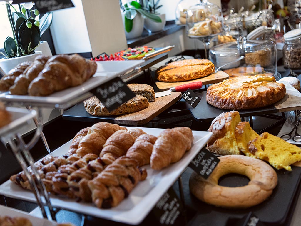 Discover the rich breakfast of Carinval Palace in Venice